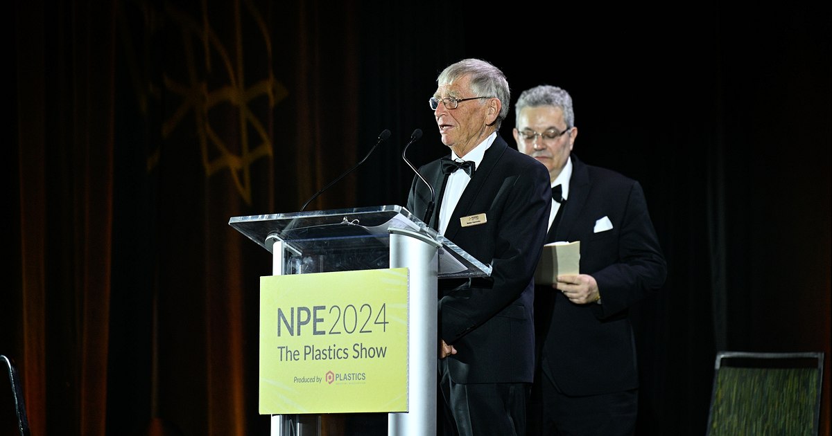Professor Walter Kaminsky in die „Plastics Hall of Fame“ aufgenommen ...